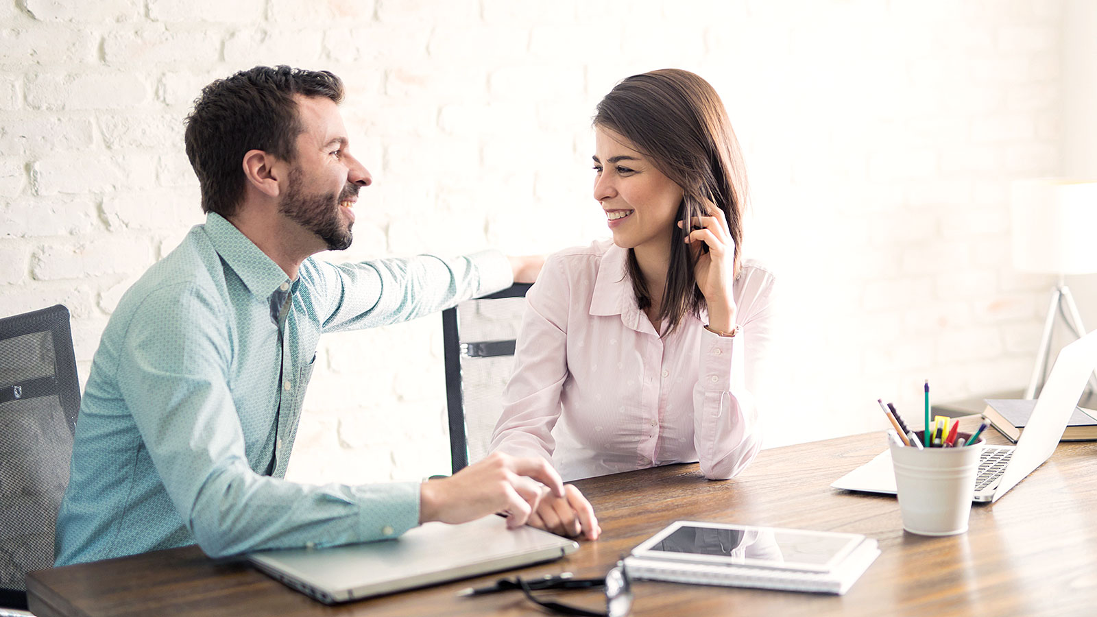 9 Rules to Follow if You Want to Date a Coworker - Times Lifestyle