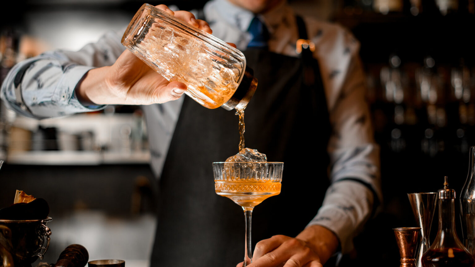 Drink Like A Pro: Mastering The Art Of Mixing Drinks And Cocktails ...
